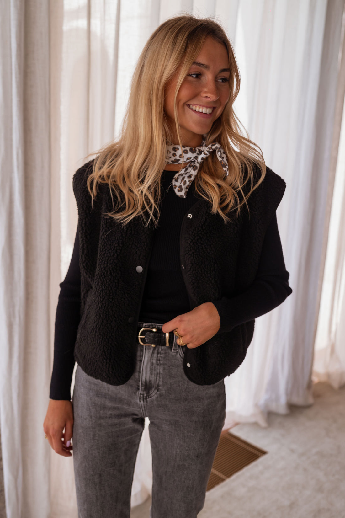 Black Taoh Vest – Easy Clothes North America