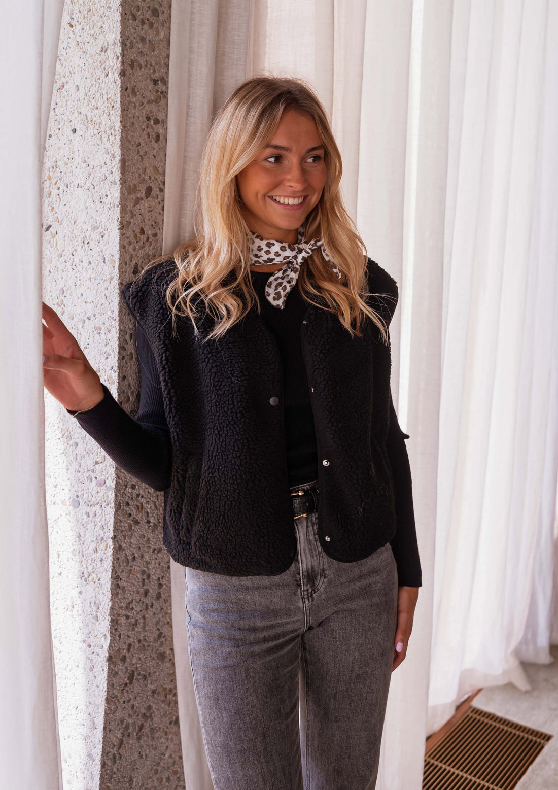 Black Taoh Vest – Easy Clothes North America