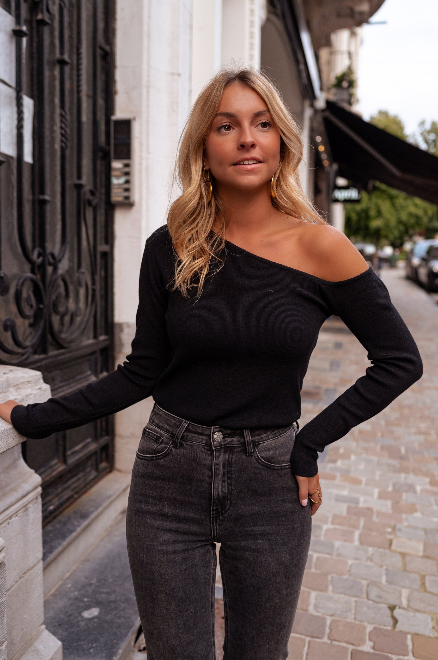 Black Casper Thin Sweater – Easy Clothes North America