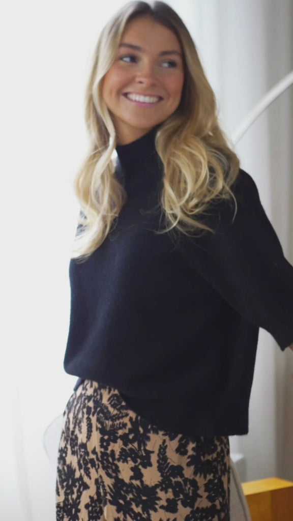 Black Clark Sweater – Easy Clothes North America